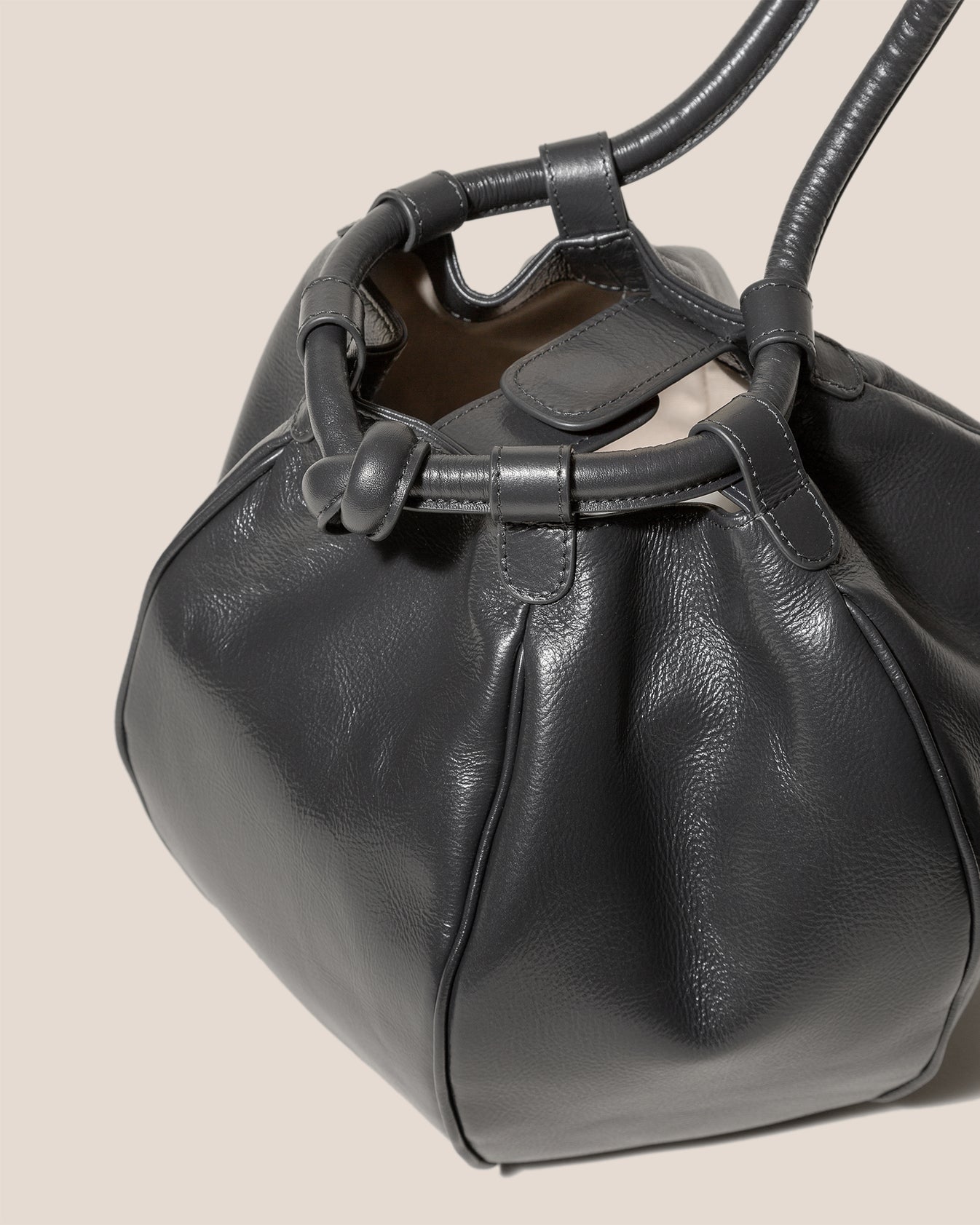 GLOBUL DISTRESSED - Balloon-Shaped Shoulder Bag – Hereu Studio
