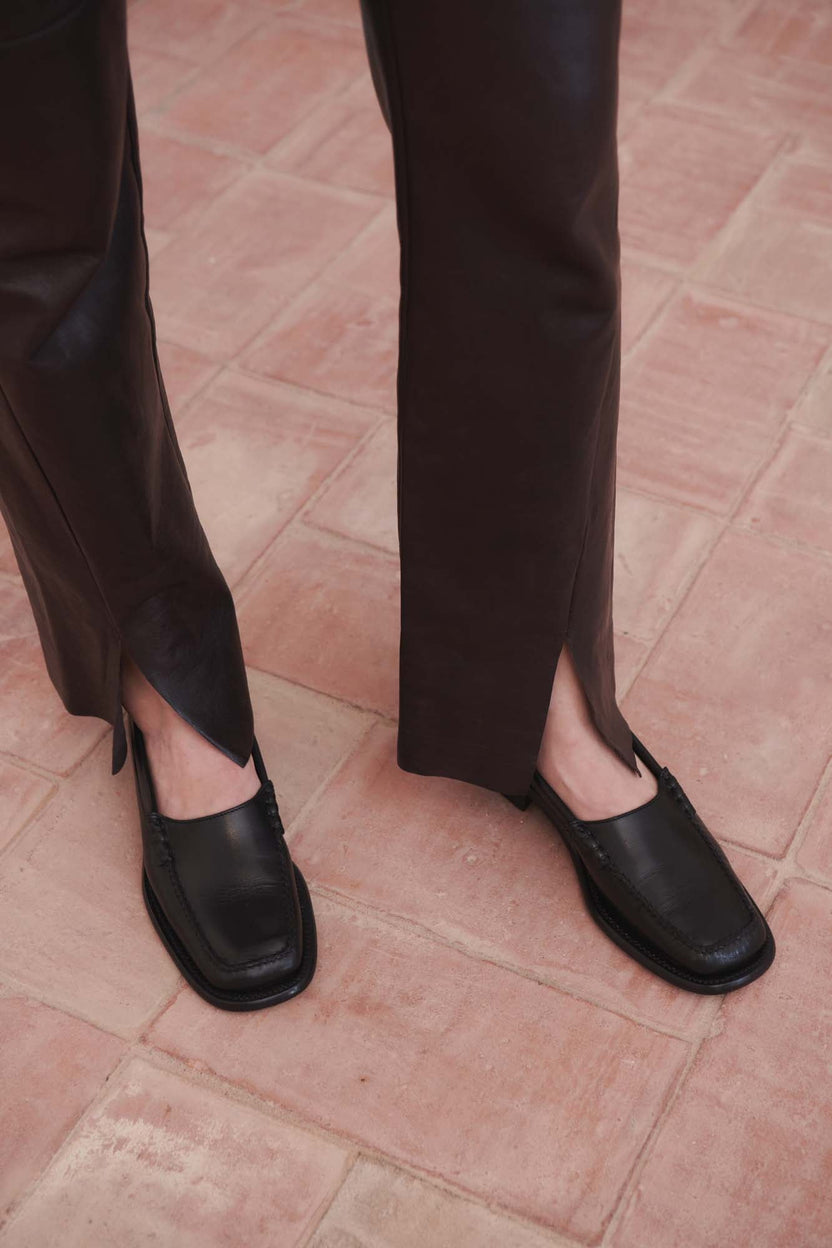 SALA - Square-Toe Low-Heeled Pump – Hereu Studio