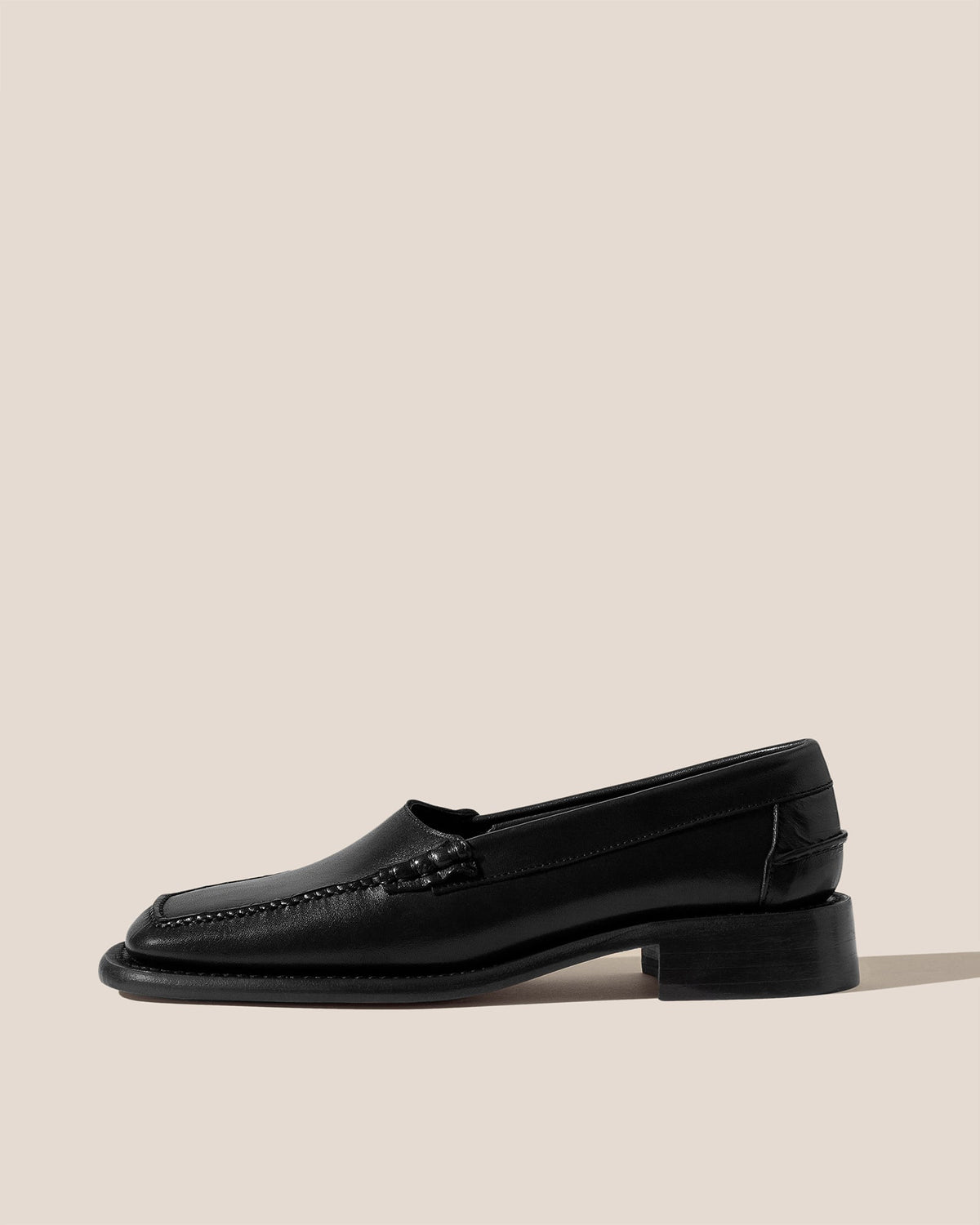 SALA - Square-Toe Low-Heeled Pump – Hereu Studio